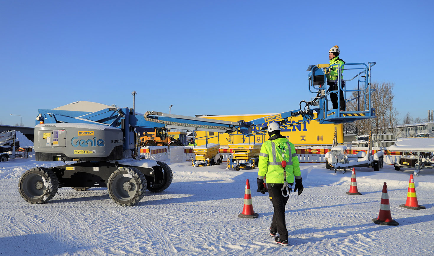 Hoist and forklift training | Ramirent